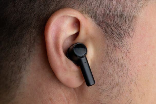 How to Pair Wireless Earbuds Together - TechSnivel