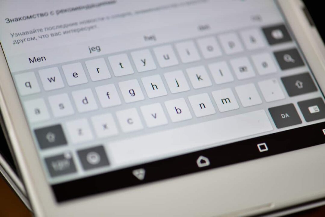 What are the Different Types of Keyboards for Smartphones? - TechSnivel