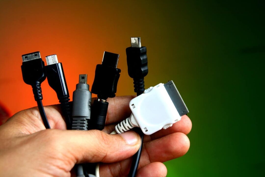 What are the Different Types of Phone Chargers? - TechSnivel
