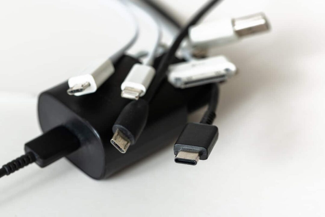 What are the Different Types of Phone Chargers? - TechSnivel