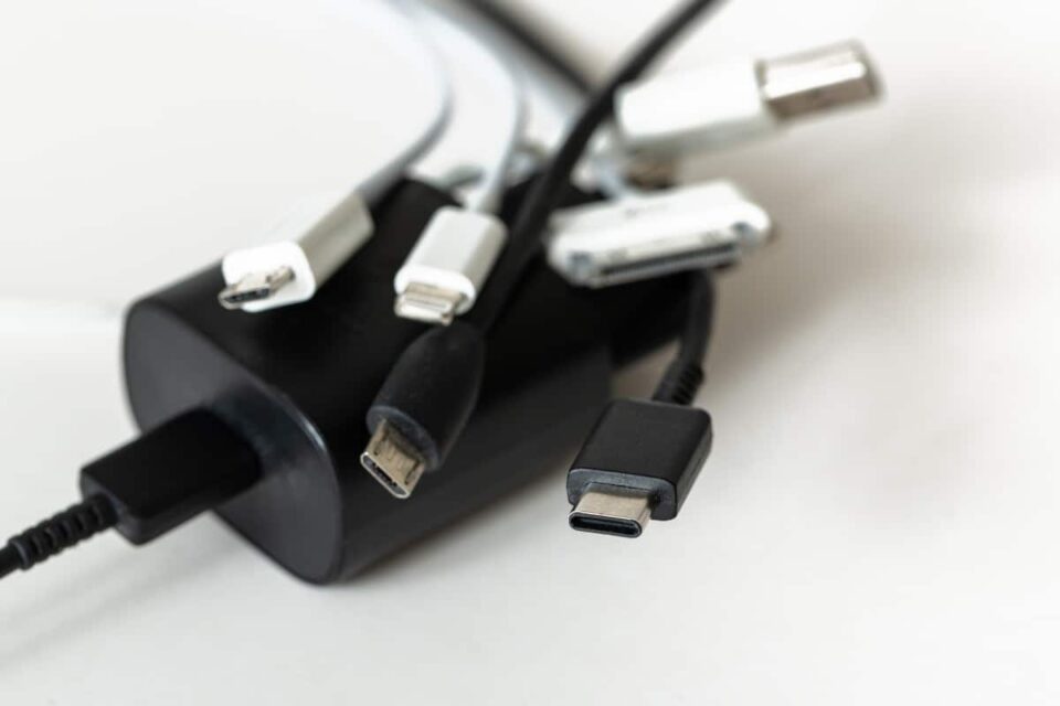 What are the Different Types of Phone Chargers? - TechSnivel