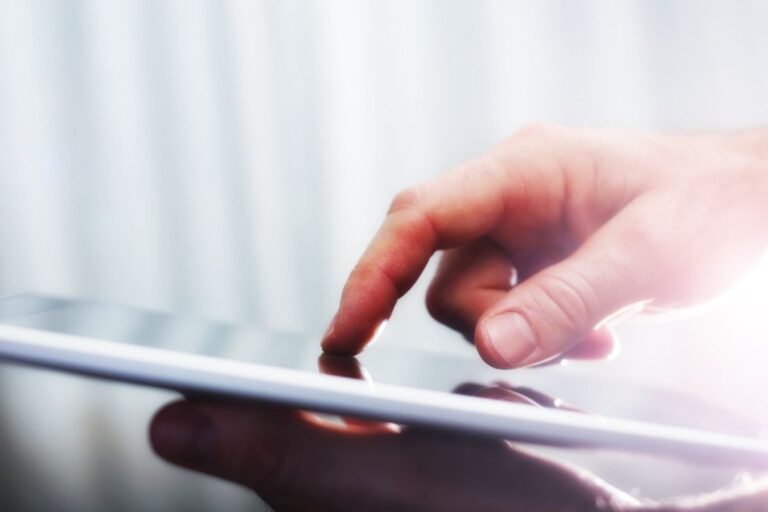 7 Different Types of Touch Screen Technology - TechSnivel